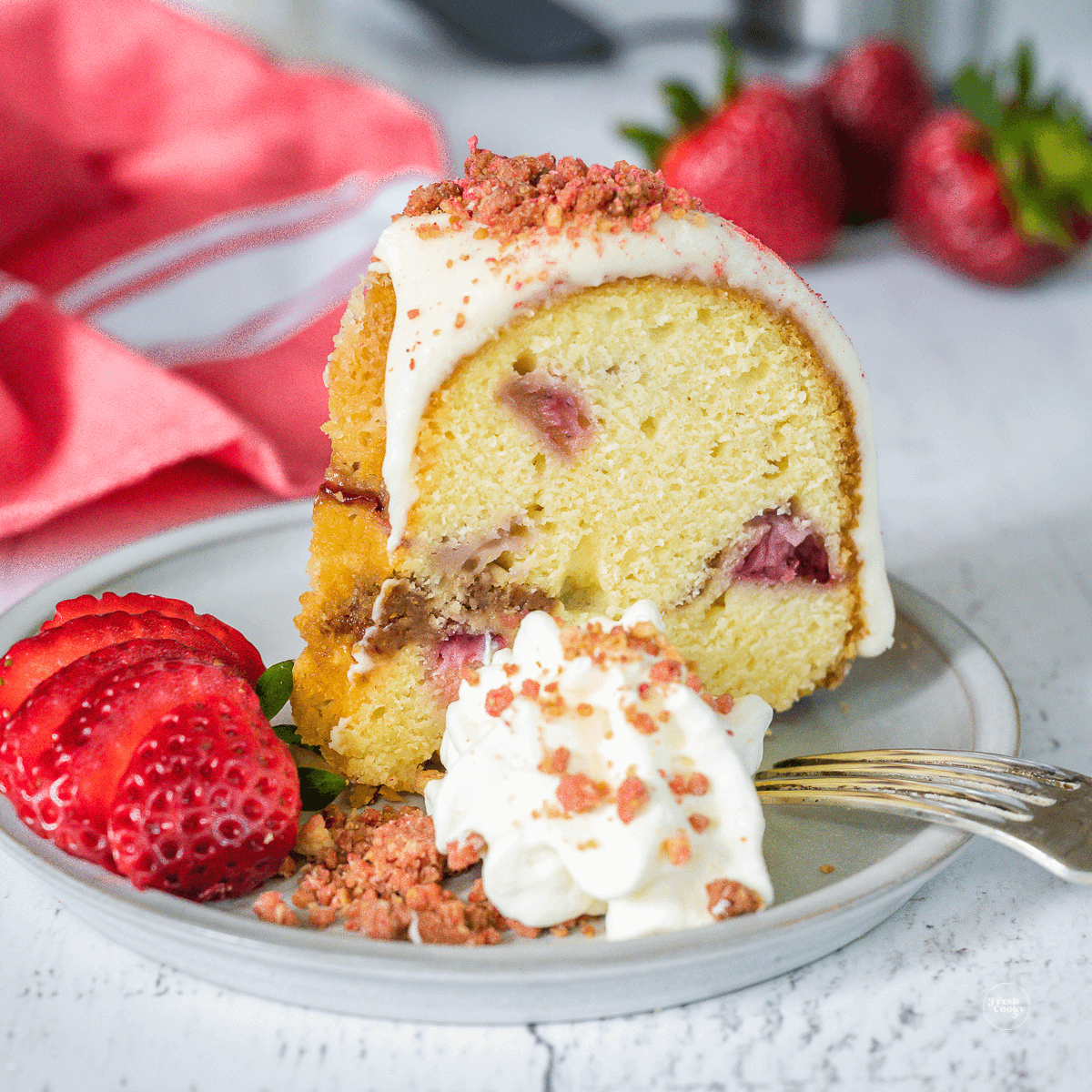 Easy Strawberry Crunch Pound Cake Recipe • The Fresh Cooky
