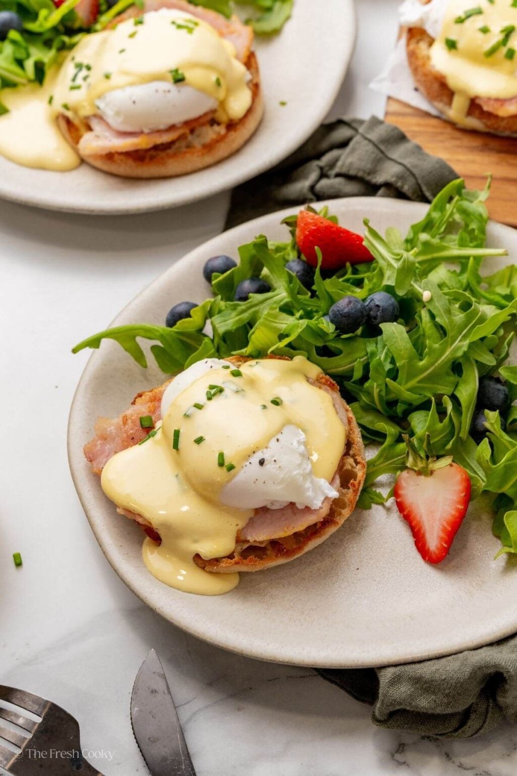 Classic Eggs Benedict (with Hollandaise Sauce) - The Fresh Cooky